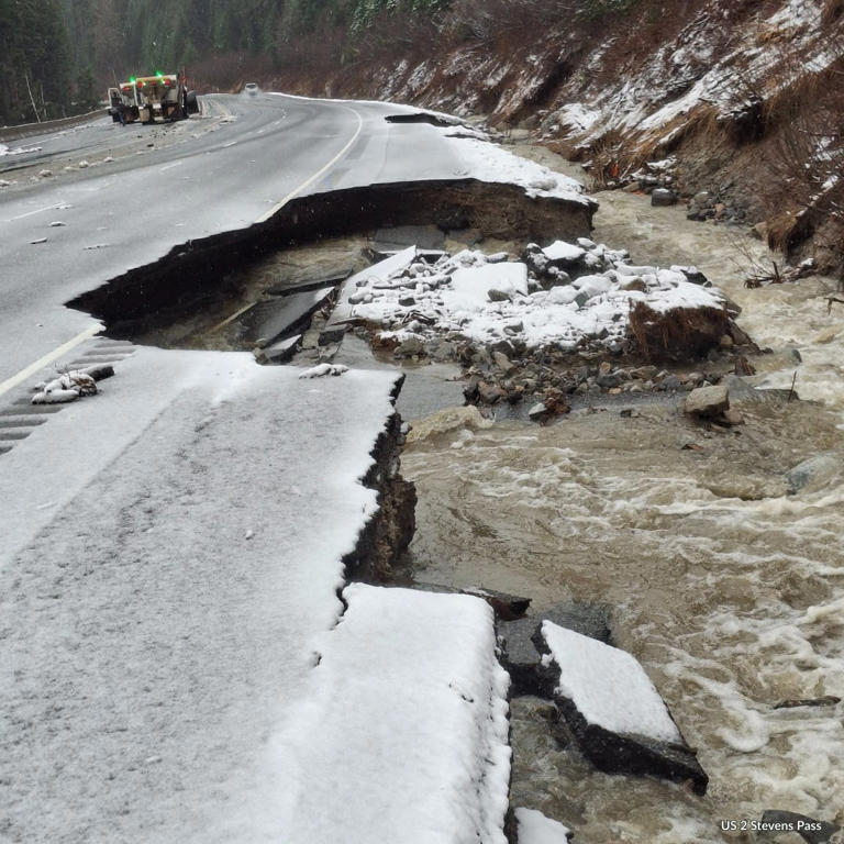 WSDOT: Stop entering closure points on US 2!