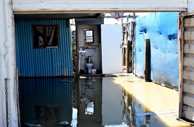 Gangs demand R10,000 to let Cape Town municipal workers fix sewage spills