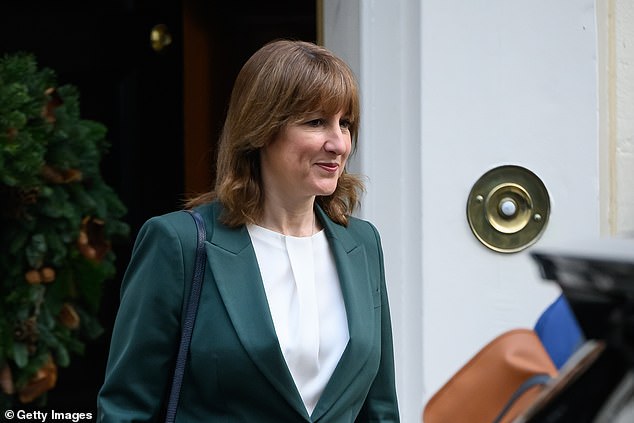 Pre-Christmas comfort for Britain as inflation tumbles - with BoE set ...