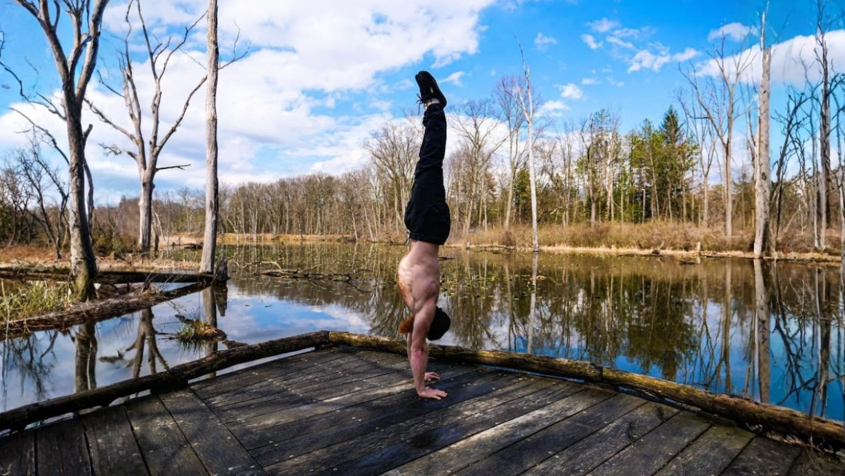 Straight vs. banana back handstands: Key differences explained