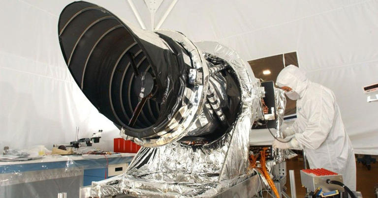 NASA’s Mars orbiter hits historic 100,000-image mark thanks to its ...