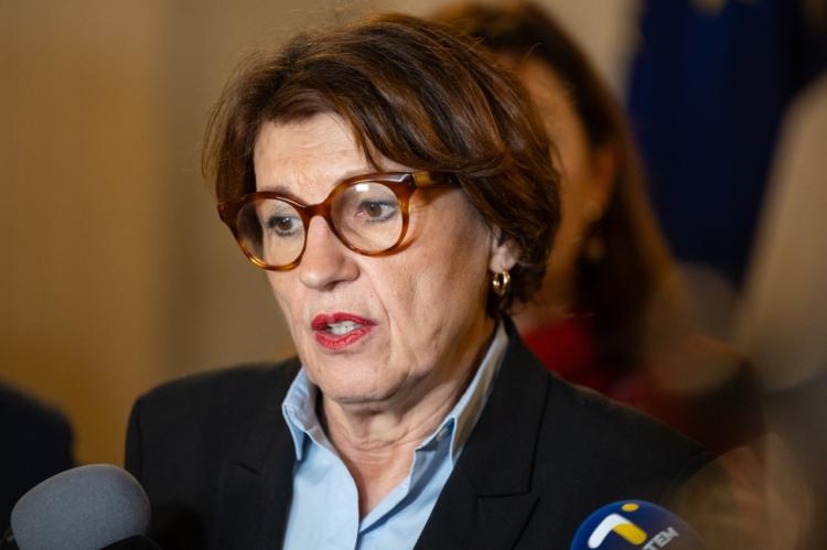 Dermatose nodulaire : Annie Genevard annonce « 900 000 doses de vaccins ...