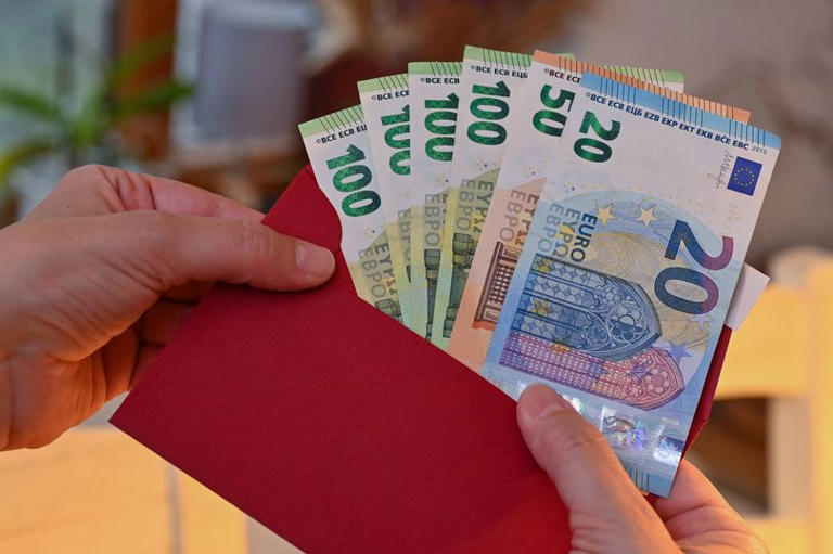 All you need to know about the €260 social welfare payment certain ...