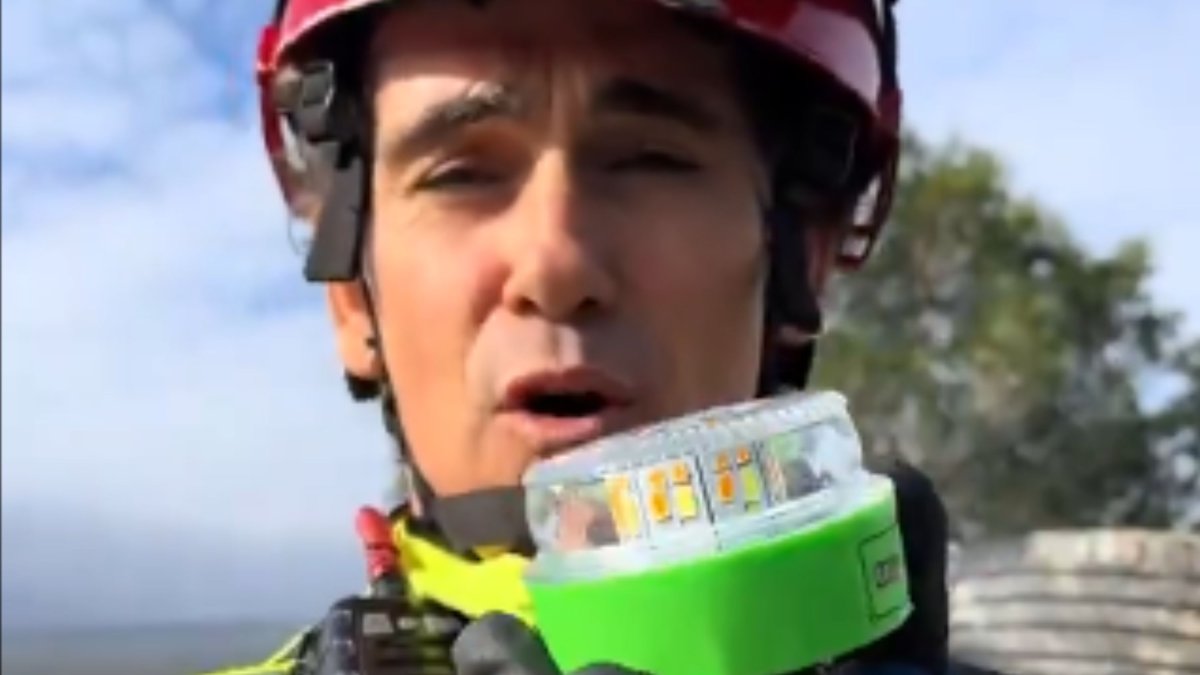 Edi Díaz, bombero, avisa del peligro de la baliza V16: "Seguid ...