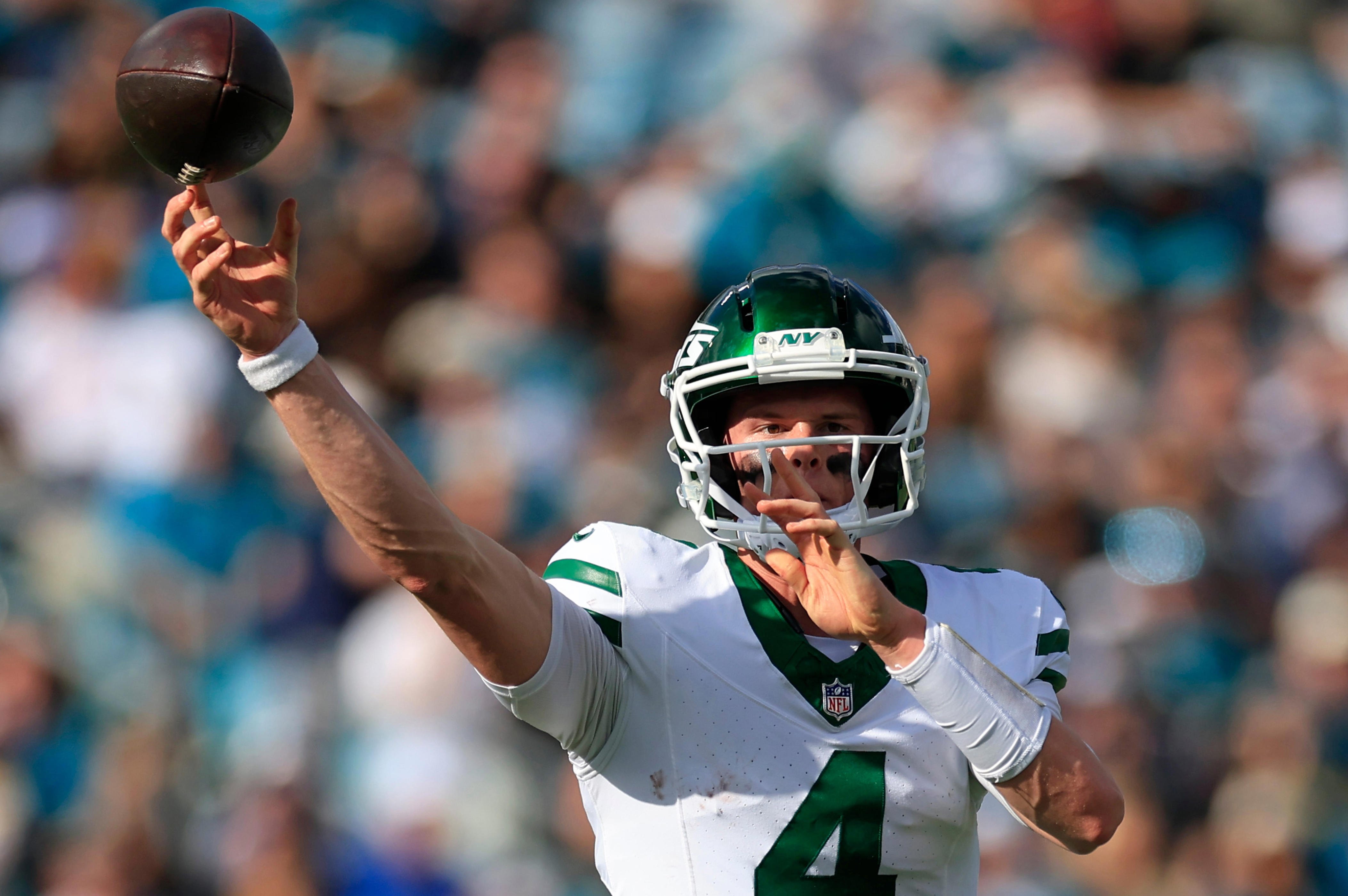 Aaron Glenn names Jets' starting quarterback vs. Patriots in Week 17