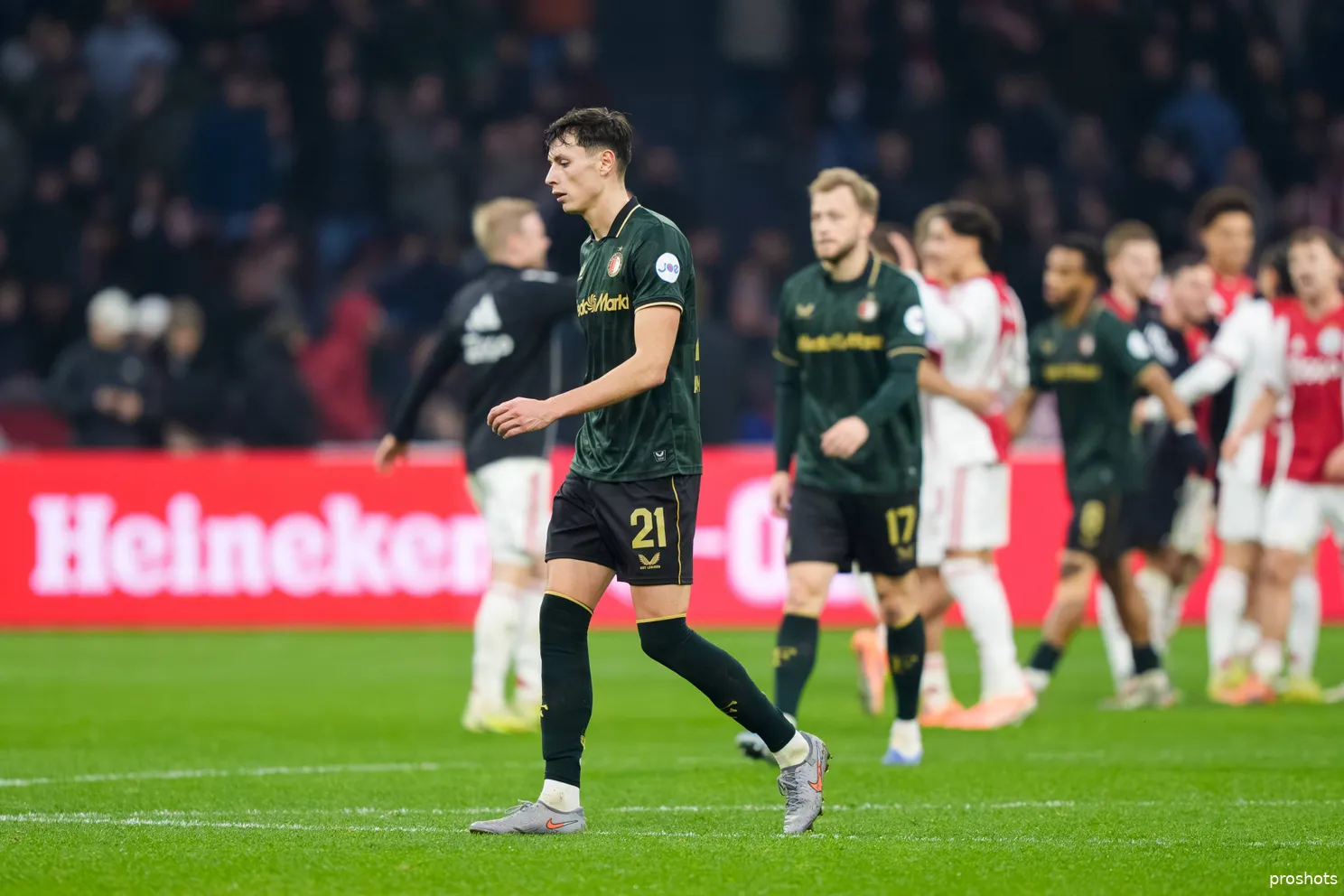 Feyenoord verliest ook van SC Heerenveen en maakt geen kans meer op ...