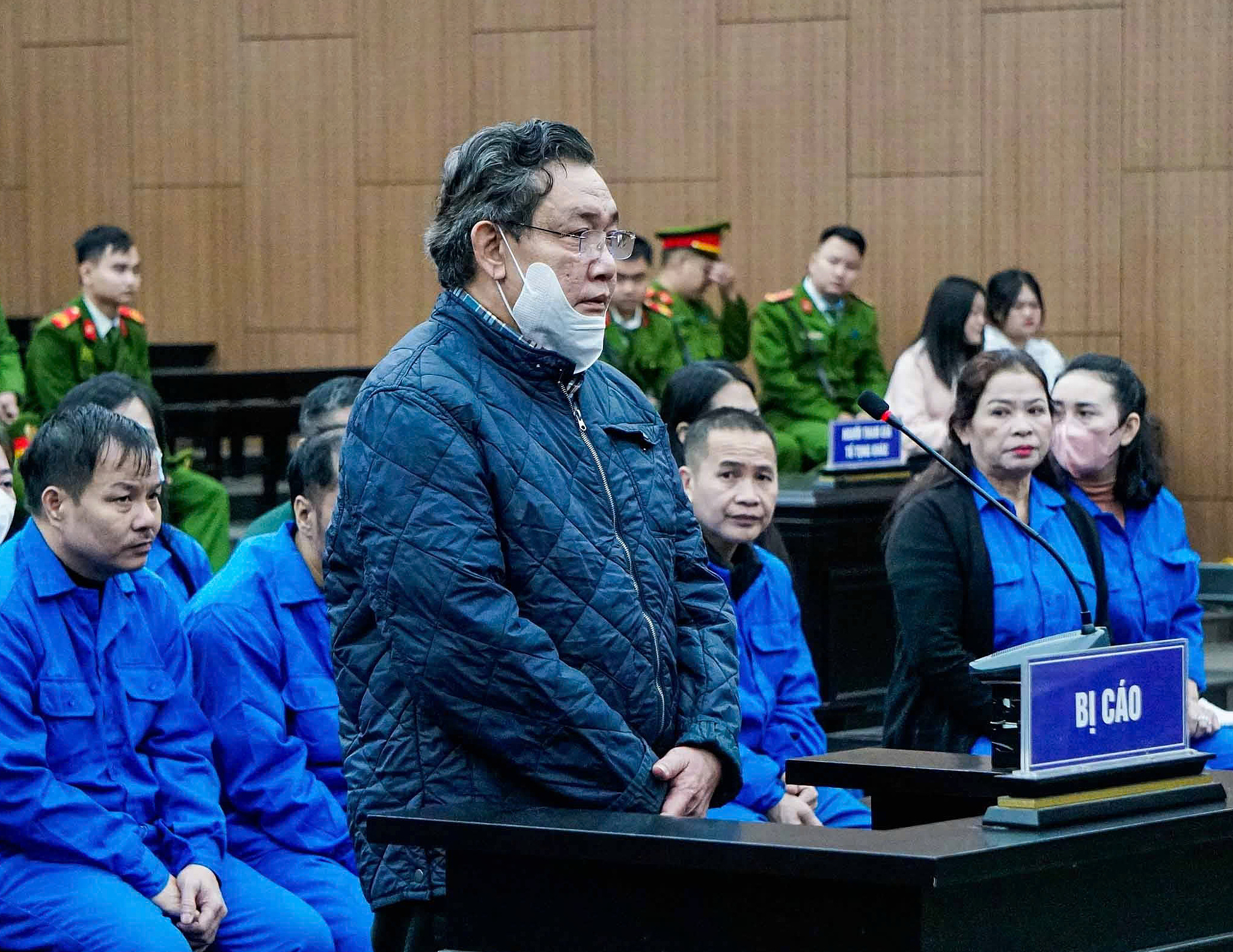 Cựu thẩm phán 'thả tim' 4 lần khi nhận tin nhắn xin chạy án