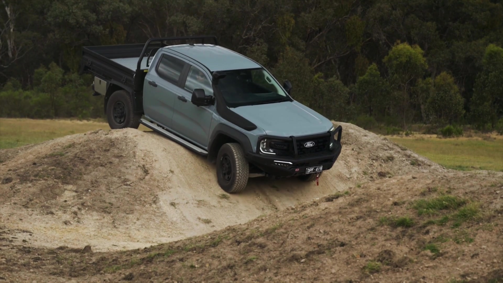 Ford Ranger Super Duty - Double cab in command grey - Testing track driving