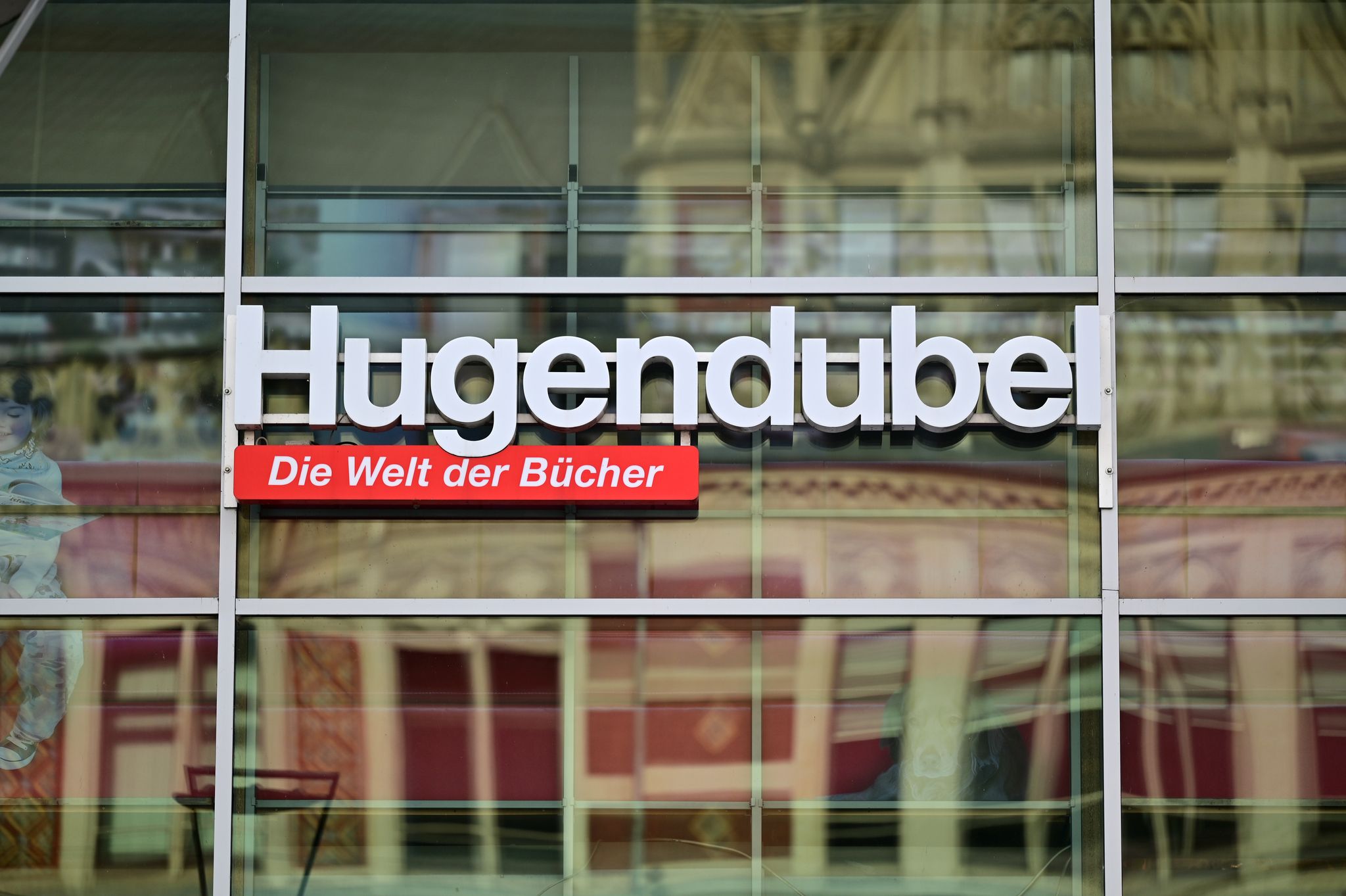 Topp Holding darf sich an Buchhändler Hugendubel beteiligen