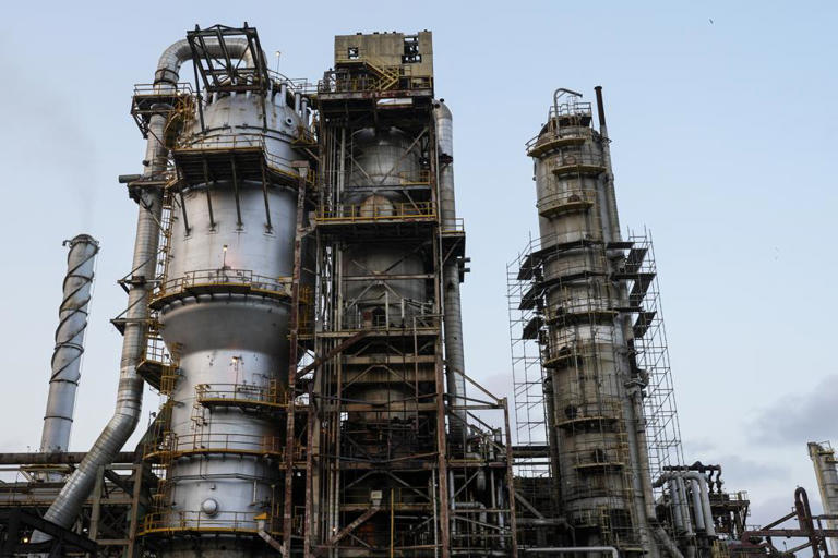 Crude oil prices jump 2% after Trump announces Venezuela blockade