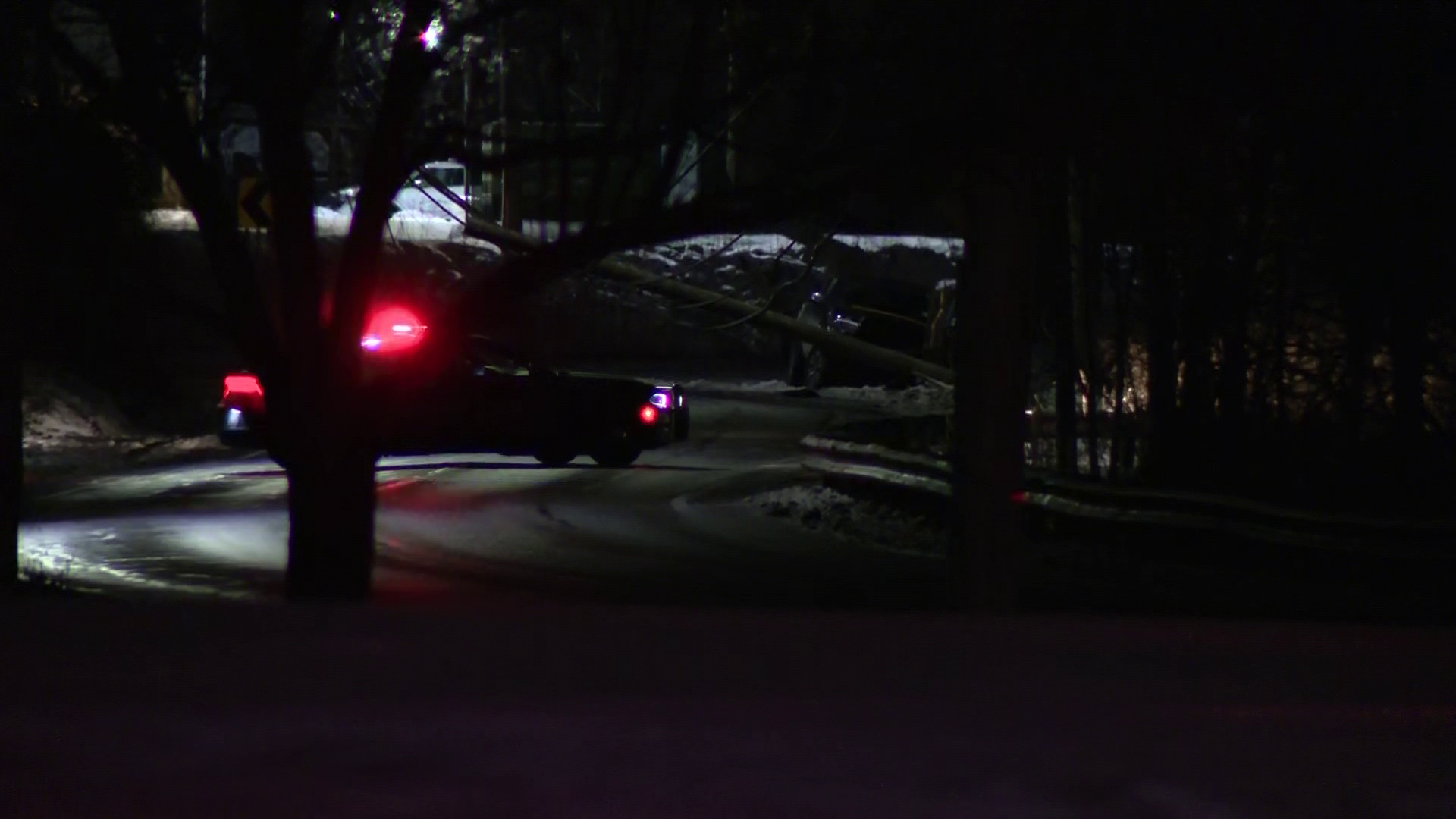 Pole comes down during crash in White Oak