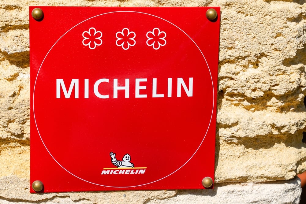 Ο Οδηγός Michelin φέρνει τη Σαντορίνη και τη Θεσσαλονίκη στο ...