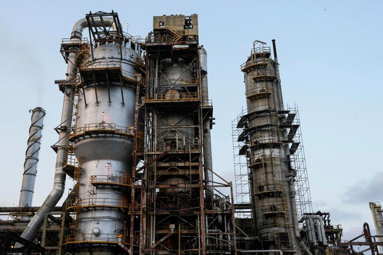 Crude oil prices jump 2% after Trump announces Venezuela blockade