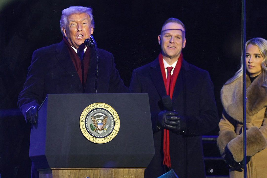 Video of Trump seemingly reading from notes to recite simple countdown ...