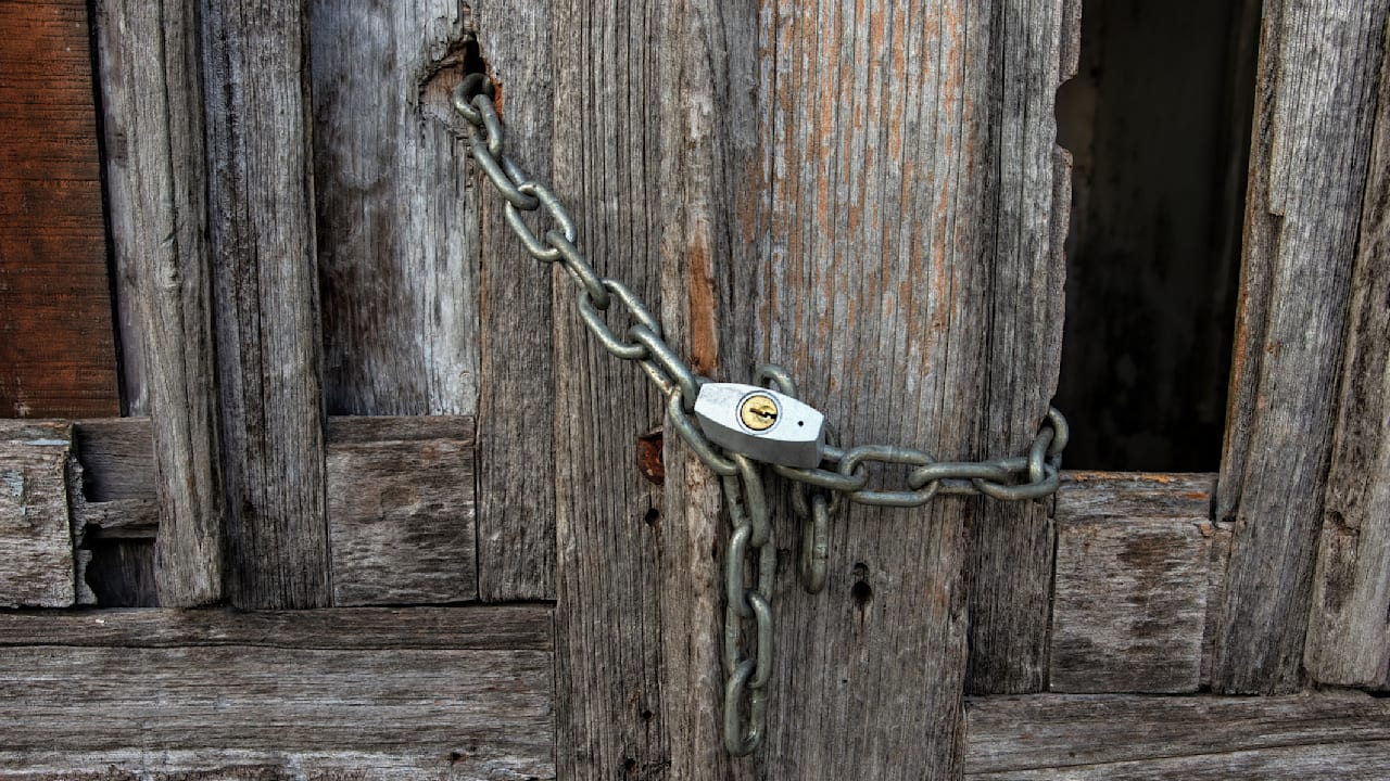 Kaum bekannt - Wofür ist das winzige Loch im Vorhängeschloss?