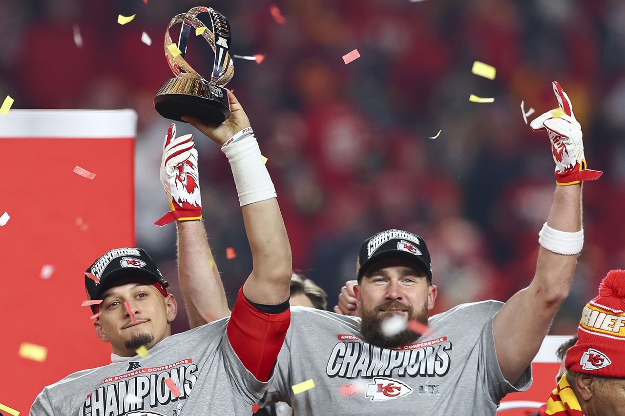 Patrick and Brittany Mahomes celebrate Travis Kelce's news that he'll ...