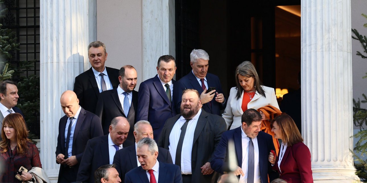 Το κάλεσμα Μητσοτάκη στους βουλευτές της ΝΔ στο Μαξίμου - ευχές και ...
