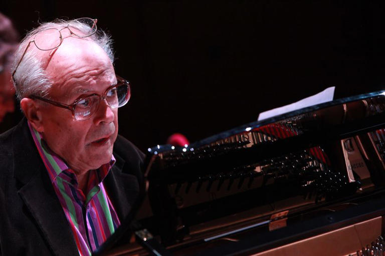 'Inspiring' BBC broadcasting star dies aged 94 as family pay tribute
