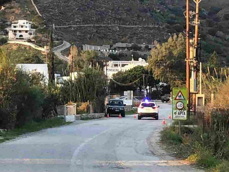 Αμοργός: Συμβολικό μπλόκο με τρακτέρ από τον μοναδικό αγρότη του νησιού ...
