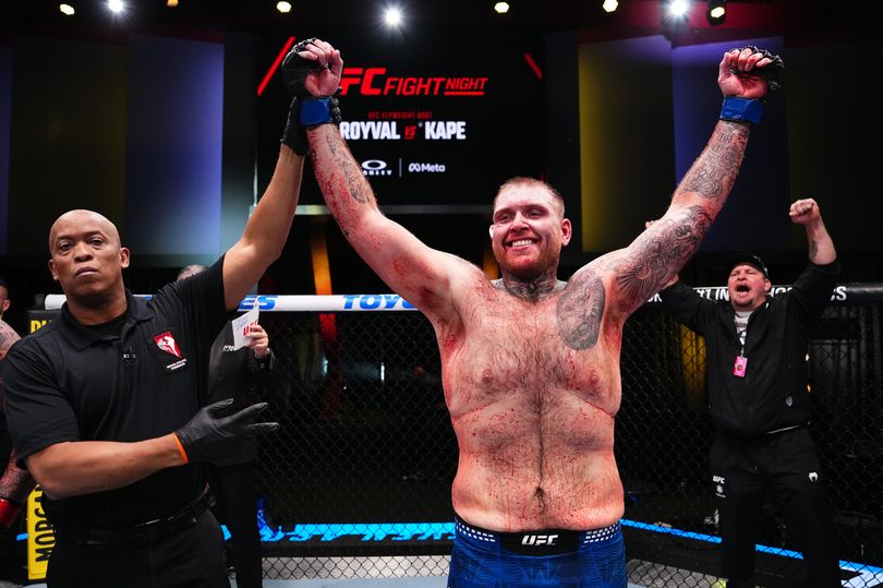 UFC star Steven Asplund who lost 19st after 'fat' taunts hits back ...