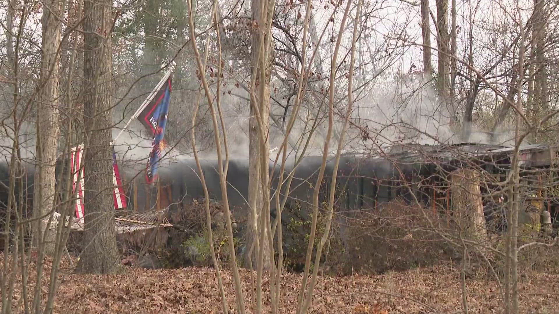 Crews respond to mobile home fire in northwest Charlotte