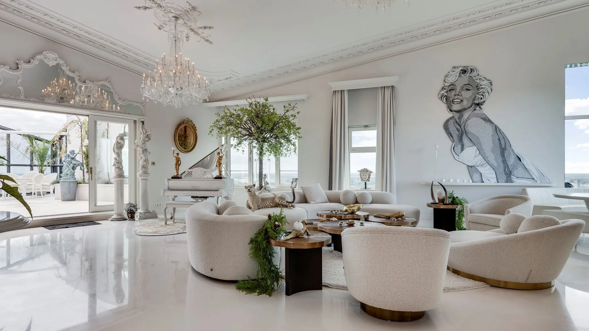 Het luxe penthouse van 'de Coco Chanel van Eindhoven' wordt met zeer ...