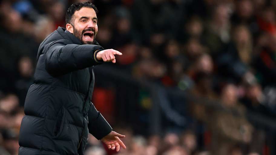 Manchester United mercato : Quatre milieux sur le départ en 2026 dont ...