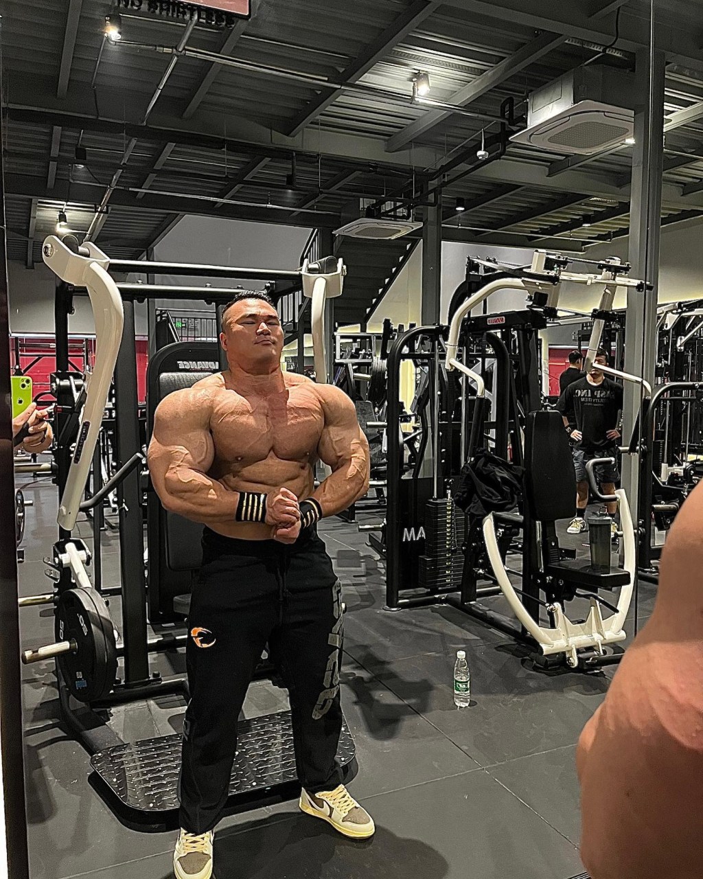 Champion bodybuilder Wang Kun who boasted about living 'monk’s life ...