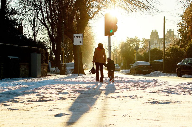 Snow Ireland - As big freeze looms, should all schools close in orange ...