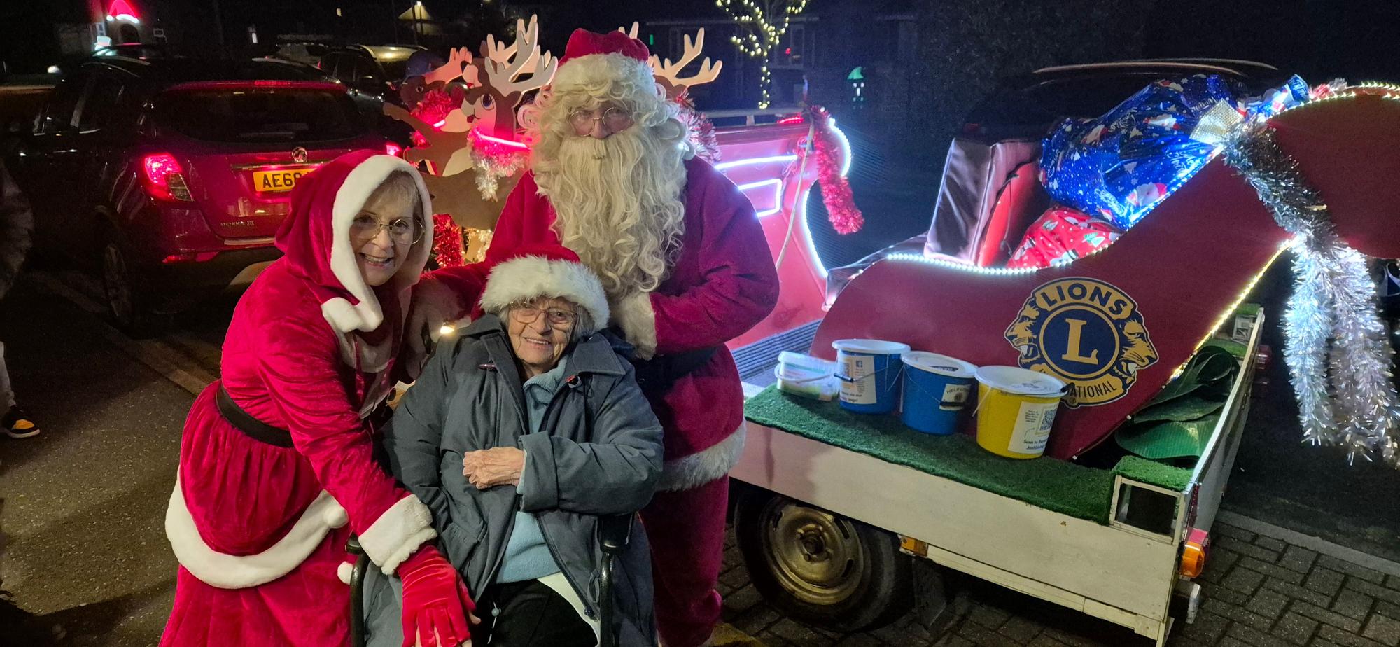 101-year-old meets Santa for the first time