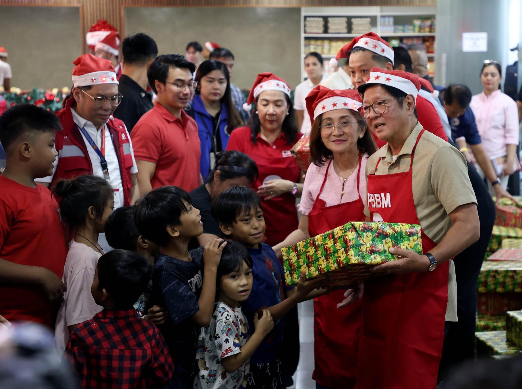 Marcos hands out Christmas gifts, serves meals at DSWD Pag-Abot Program