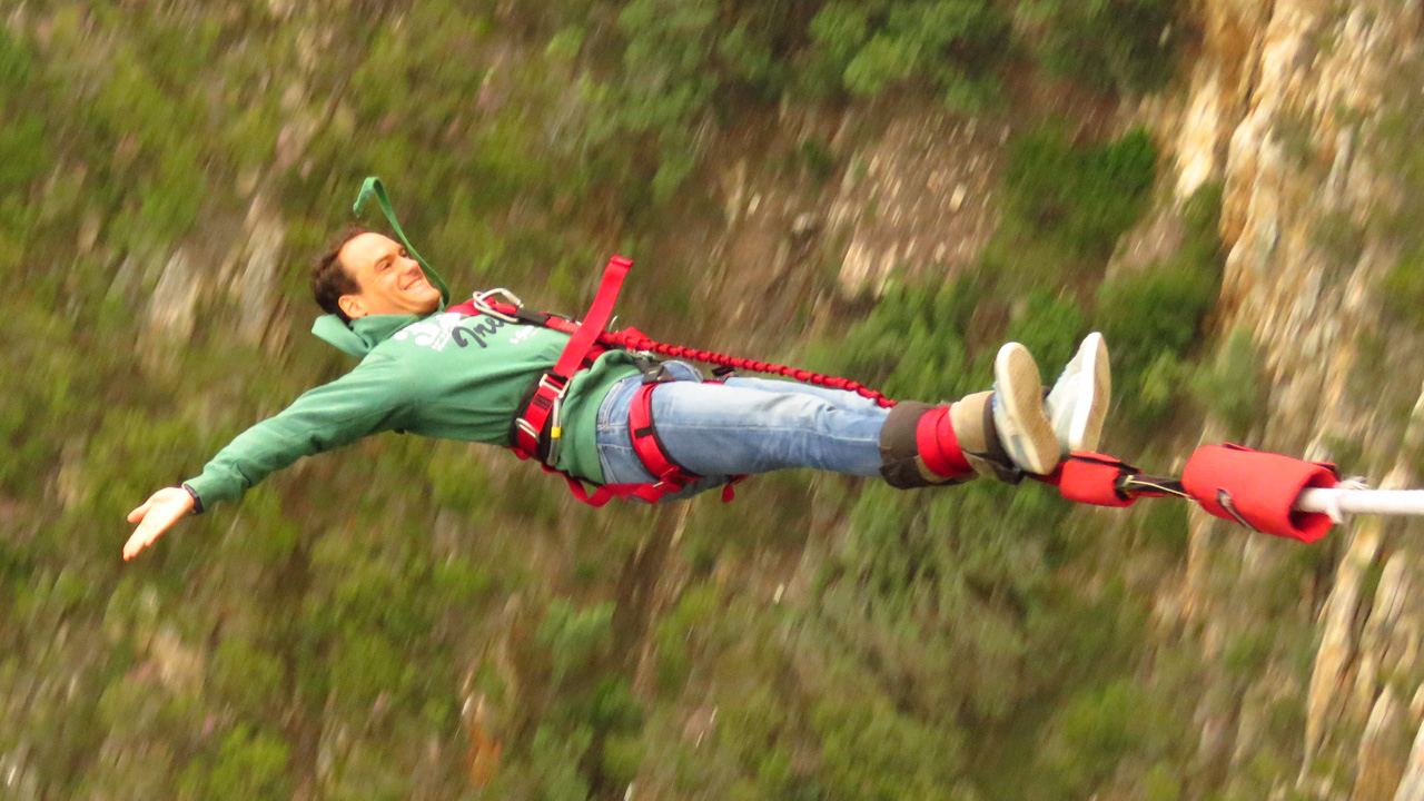 Frenchman's record-breaking passion for bungee jumping