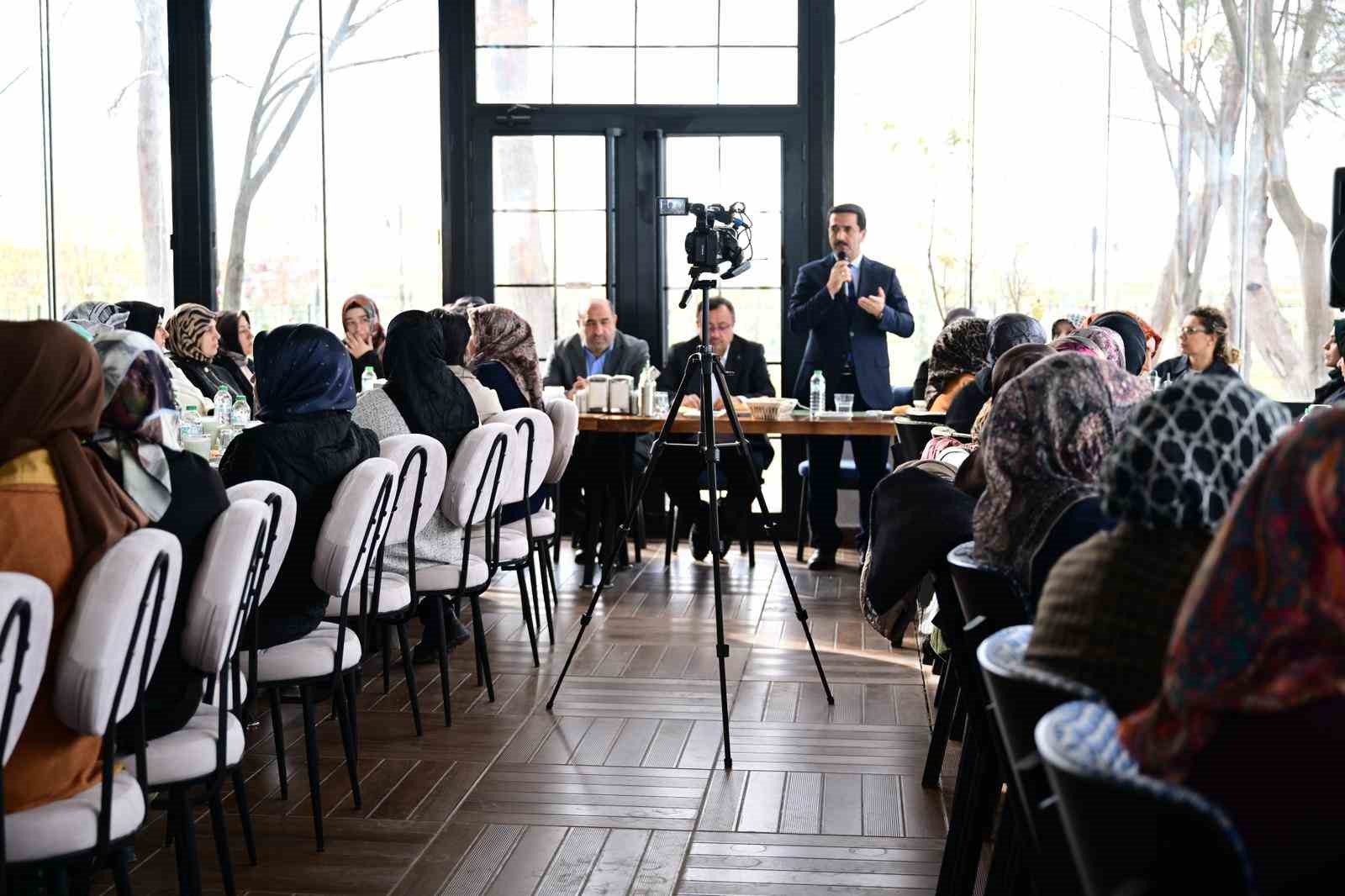 Başkan Taşkın, AK Parti Kadın Kolları Mahalle Başkanları toplantısına ...