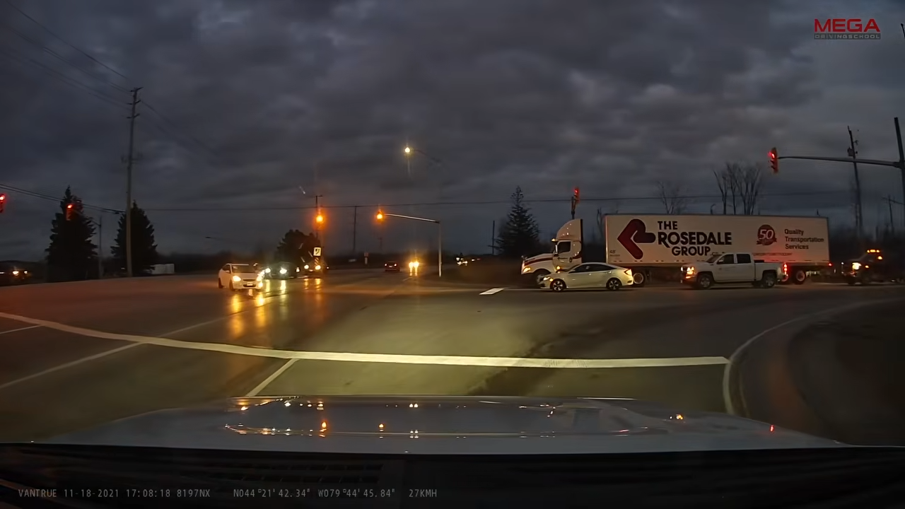 How normal traffic turns into chaos – crash compilation