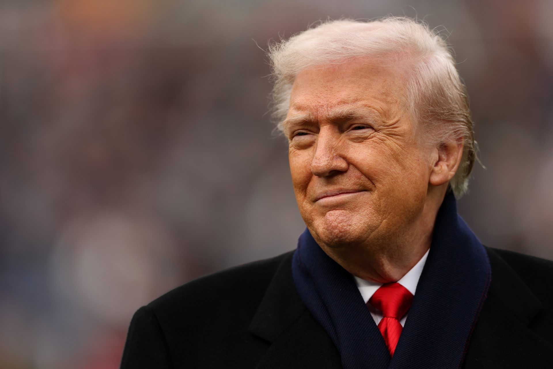 Trump’s gold obsession: New statue makeovers draw attention