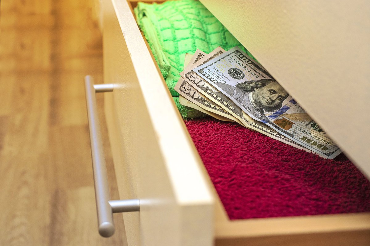 Don't keep cash at home. Here are 3 dead simple places to put it instead