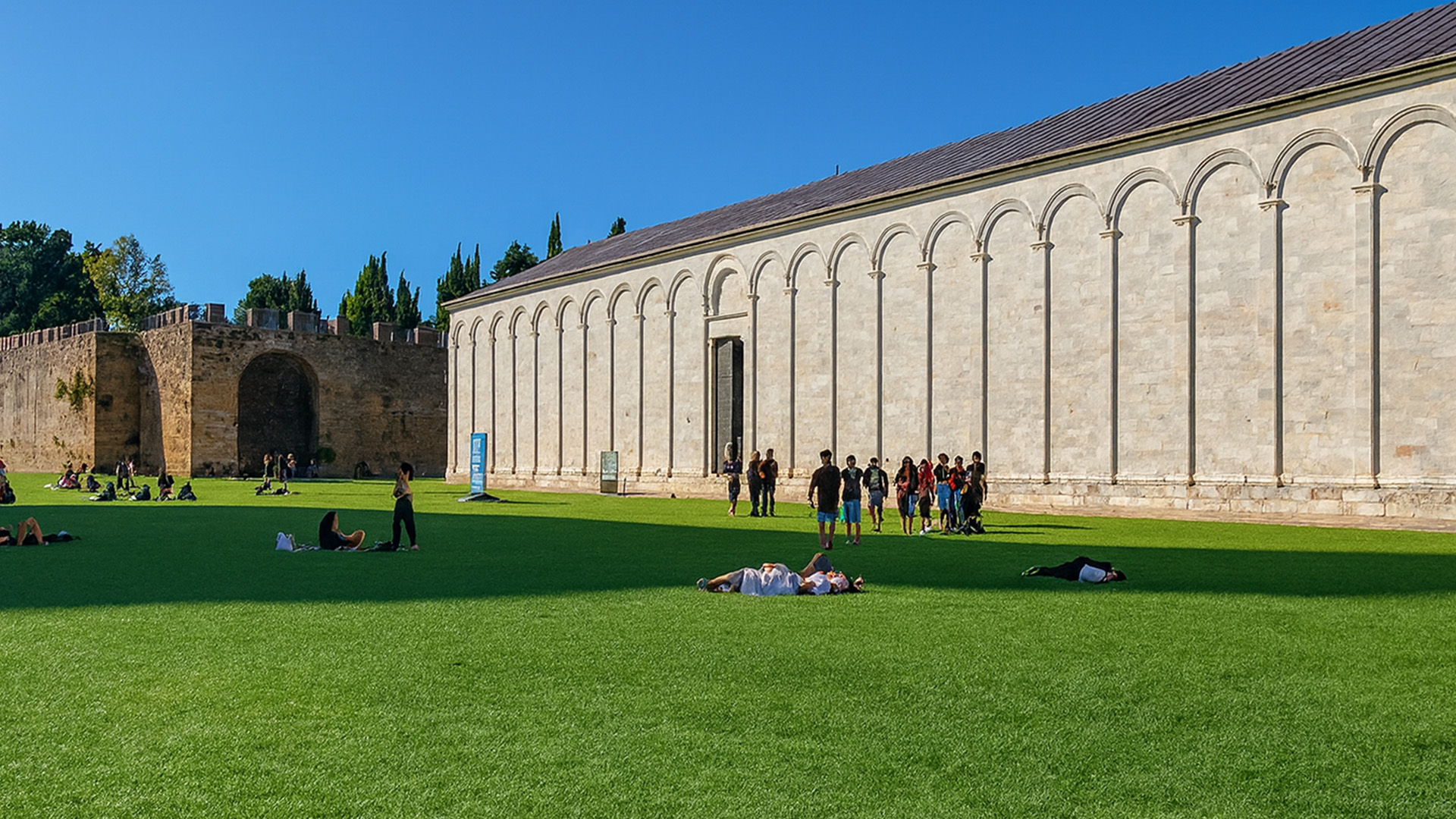 Um passeio tranquilo pelo centro histórico de Pisa