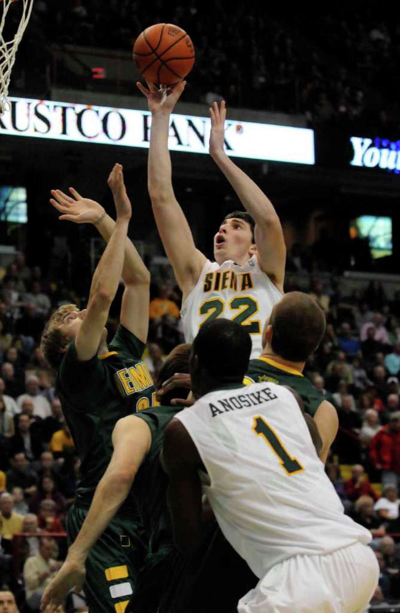 On winning streak, Siena men's basketball tries to snap its Vermont ...