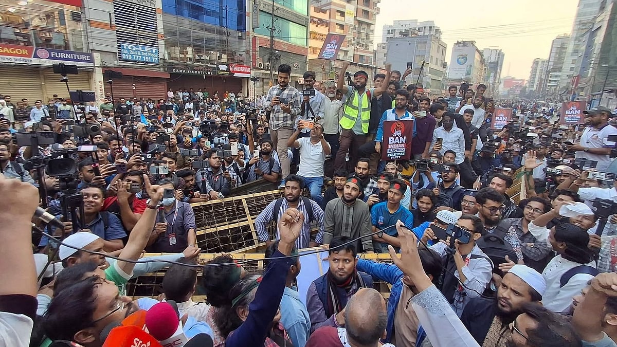 Dhaka police stops anti-India march moving towards Indian high ...