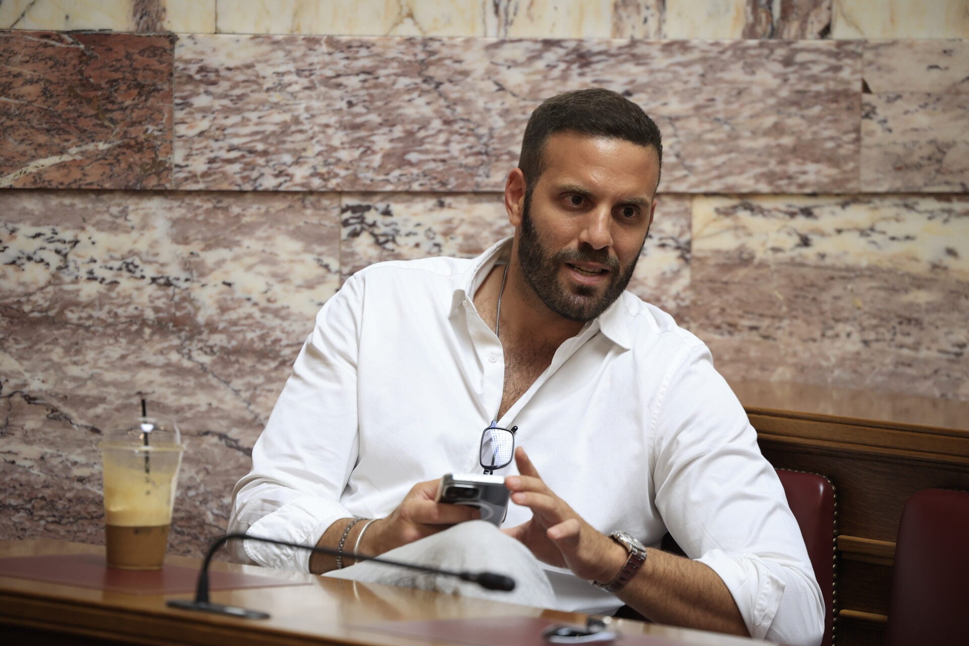 Πώς περιγράφει στη μήνυσή του o δημοσιογράφος το επεισόδιο με τον Νίκο ...