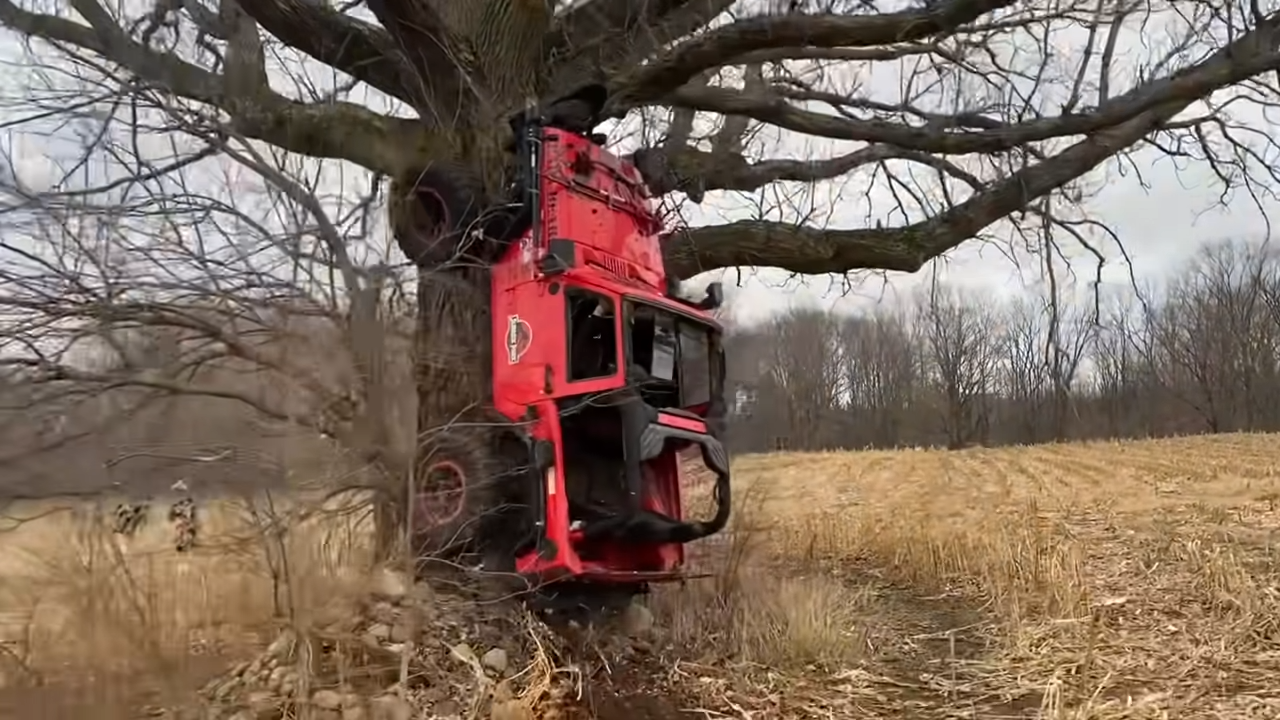 Watch this Jeep climb a tree like it's nothing