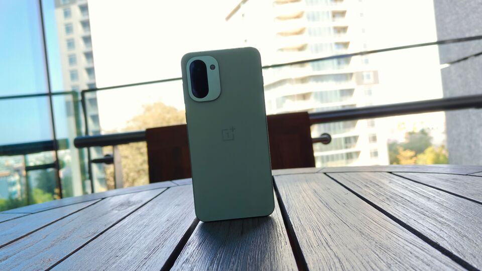 OnePlus 15R with Snapdragon 8 Gen 5 processor, 7,400 mAh battery ...