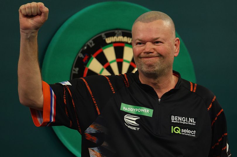 Raymond van Barneveld has his hair tattooed on as darts champ laughs at ...