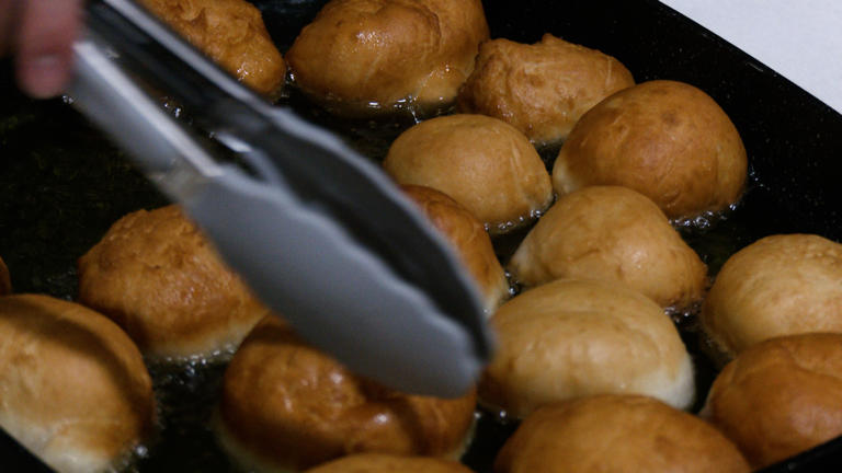 ‘We won’t be afraid to be Jewish’ traveling rabbi hold menorah lighting ...
