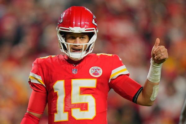 Chiefs' Mahomes begins rehab, eyes possible Week 1 return