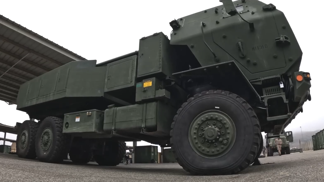 Why marines deflate HIMARS tires before firing rockets