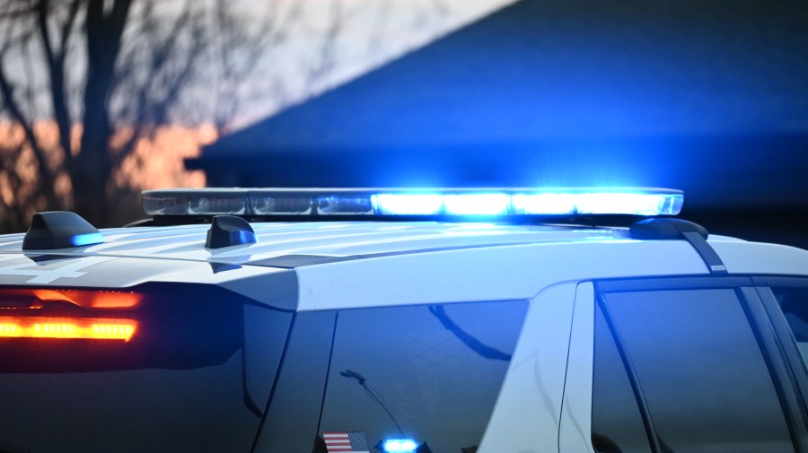 Drunk driver flees scene after crashing car into guard rail in Ogle ...