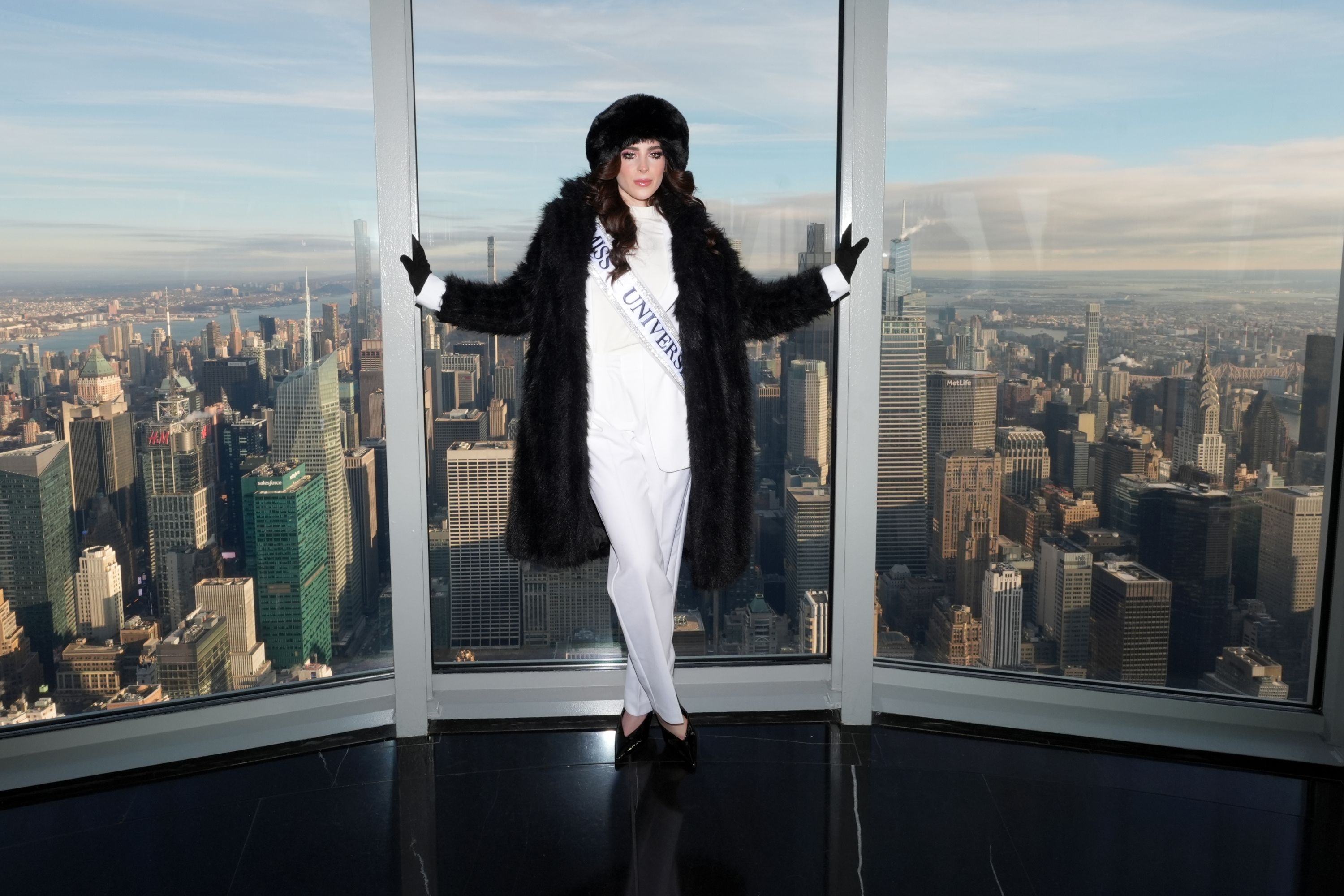 Blusa con lazo ideal para llevar con pantalón acampanado, según Fátima Bosch