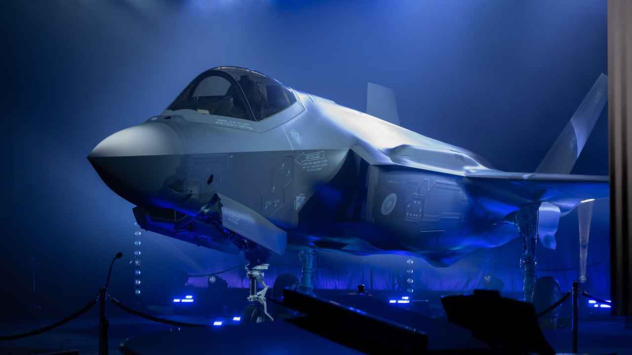 Finnische Luftwaffe präsentiert die F-35A JF-501 in Fort Worth