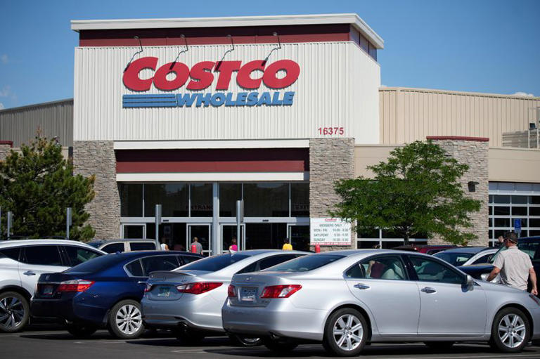 Inside Costco CEO salary compared to what the typical employee makes